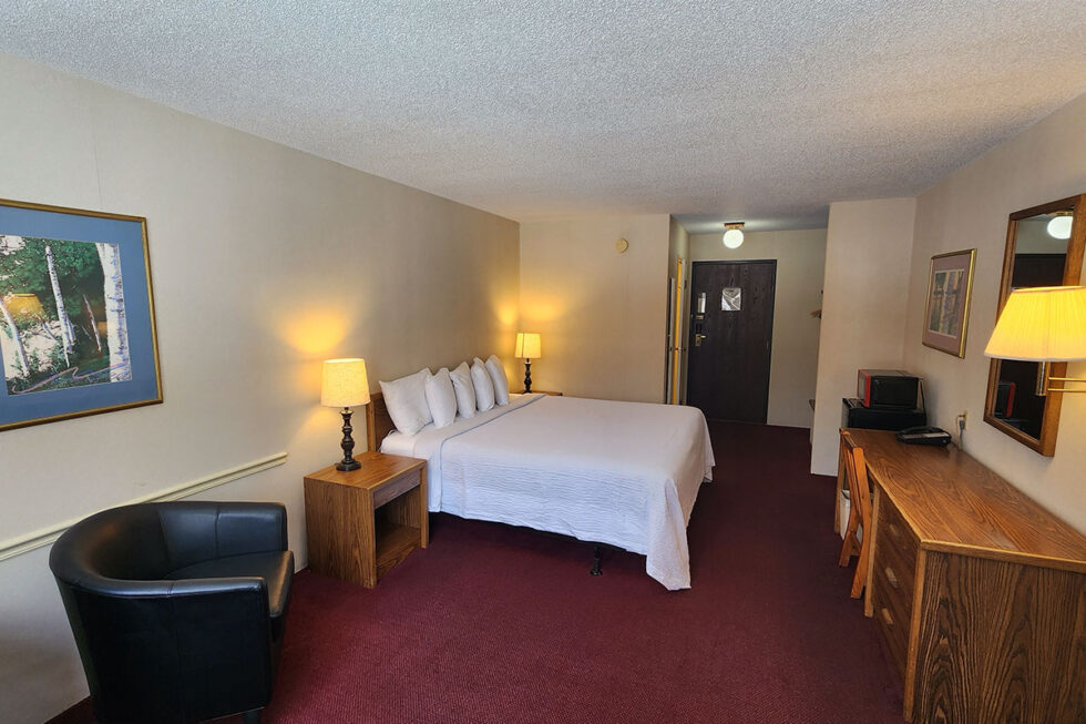 Rooms - Paradise Inn & Suites