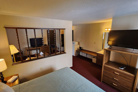 Rooms - Paradise Inn & Suites