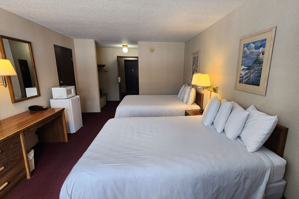 Rooms - Paradise Inn & Suites