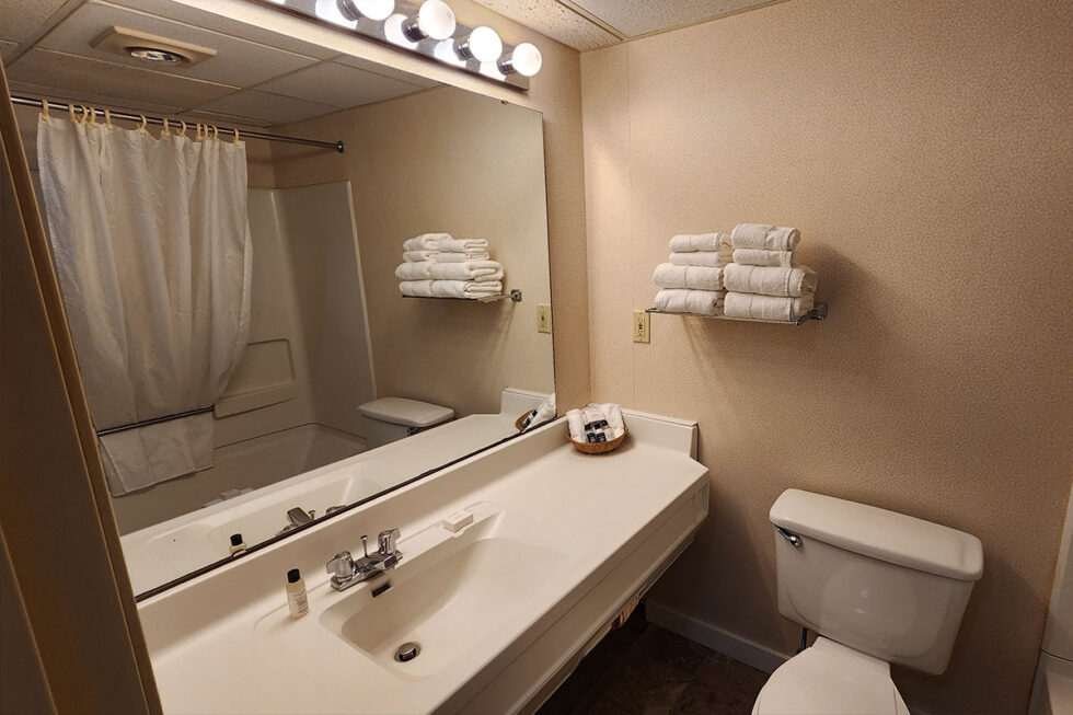 Rooms - Paradise Inn & Suites