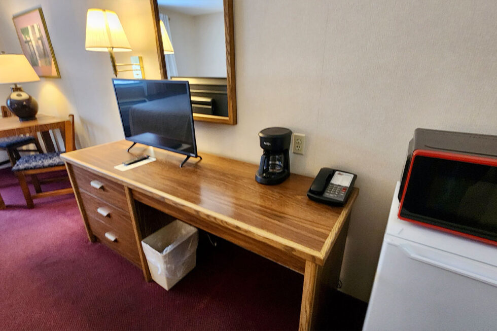 Rooms - Paradise Inn & Suites